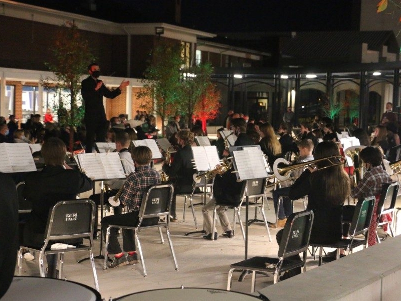 Parkview Baptist Band Performs in Renovated Courtyard - Baton Rouge Parents
